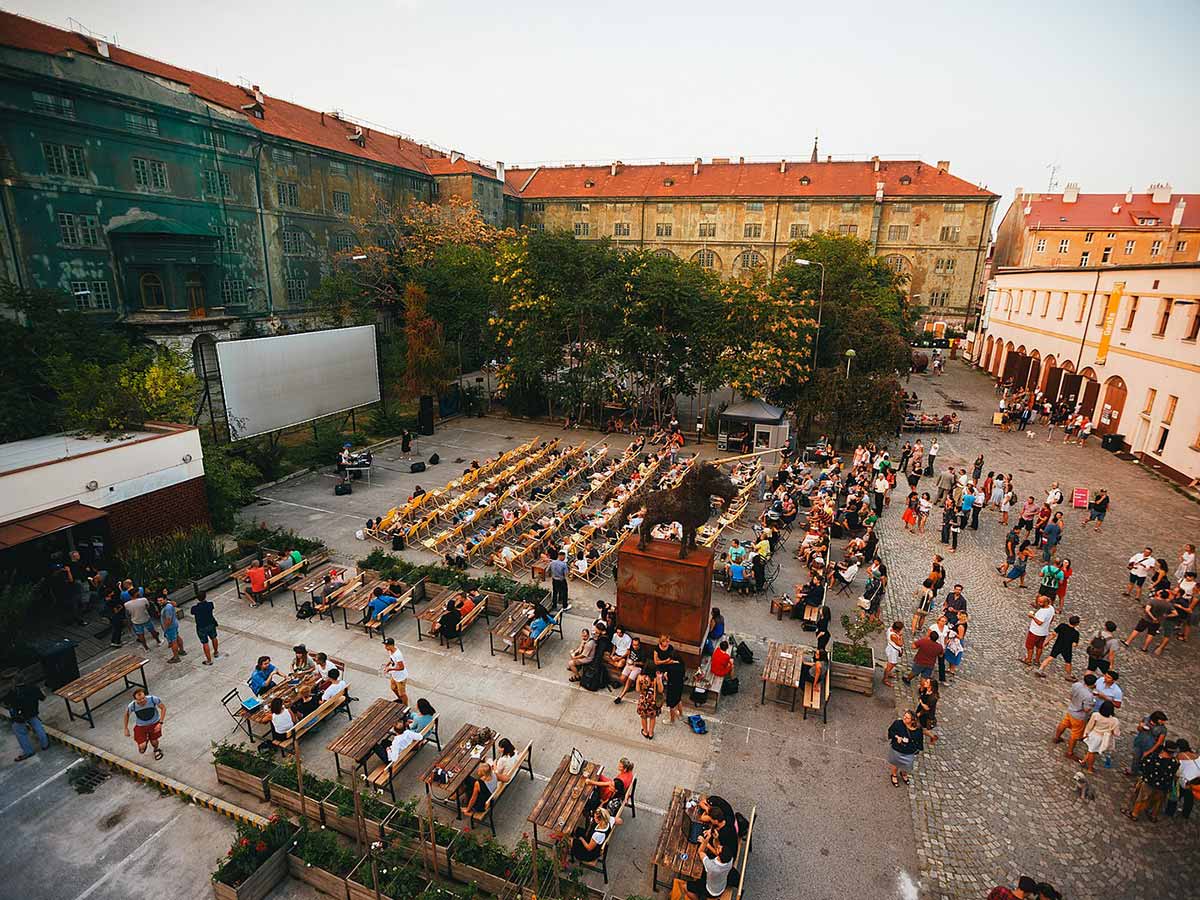Nejlepší zahrádky v Karlíně, malé i velké - Karlinem.cz